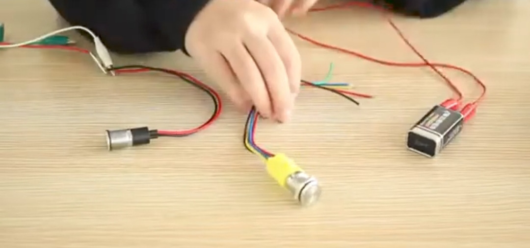 How to Wire a Push Button Switch? - 2, 4, 5 Pins (From Langir)